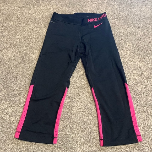 Nike | Pants & Jumpsuits | Nike Pro Capri Leggings | Poshmark
